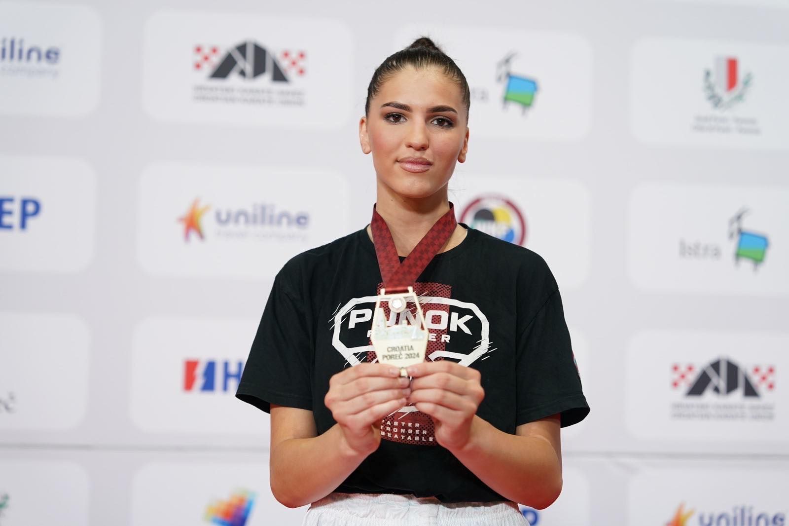 Emina Sipović prvakinja Svjetske karate lige za mlade u Poreču/FOTO