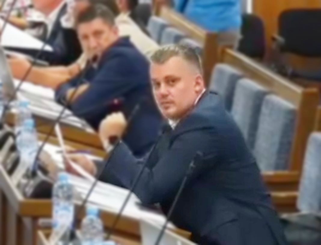 Govoreći o izgradnji nove zgrade Hitne pomoći u Brčkom, zastupnik ...