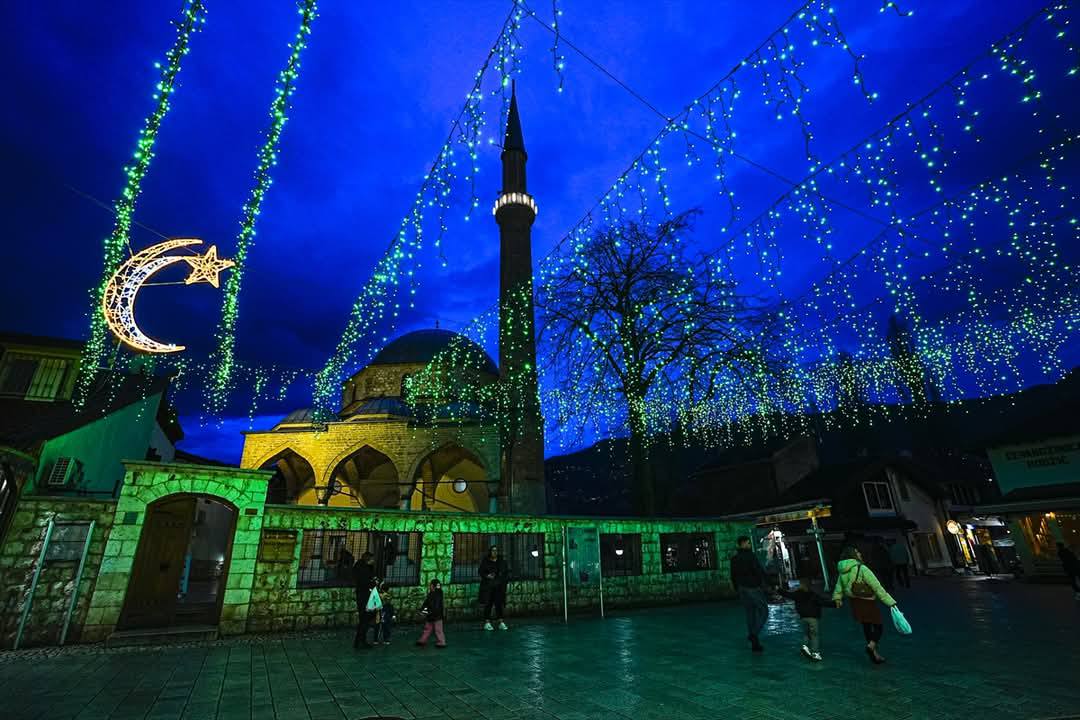 Zalaskom sunca muslimani dočekuju ramazan, mjesec posta - Argument.ba